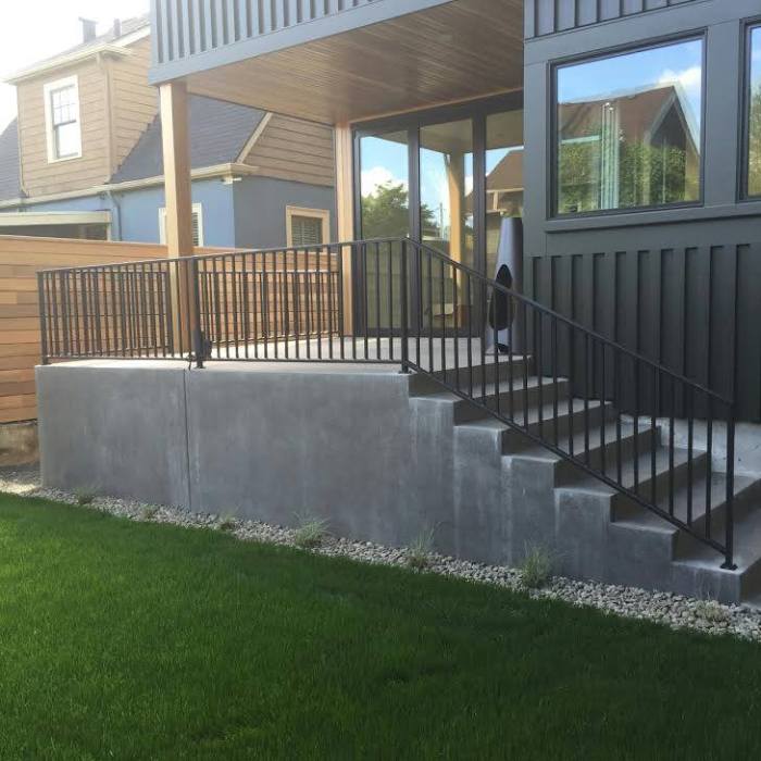 Vertical Picket Guardrails – Alameda Metalworks